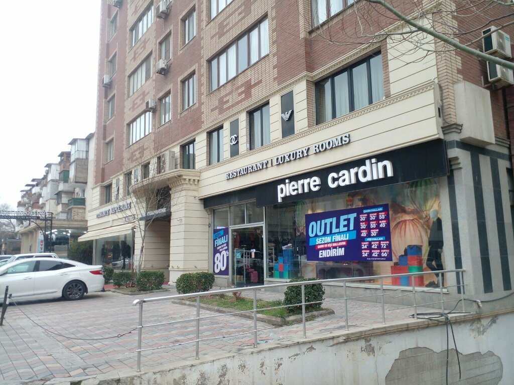 Giyim mağazası Gençlik Pierre Cardin, Bakü, foto