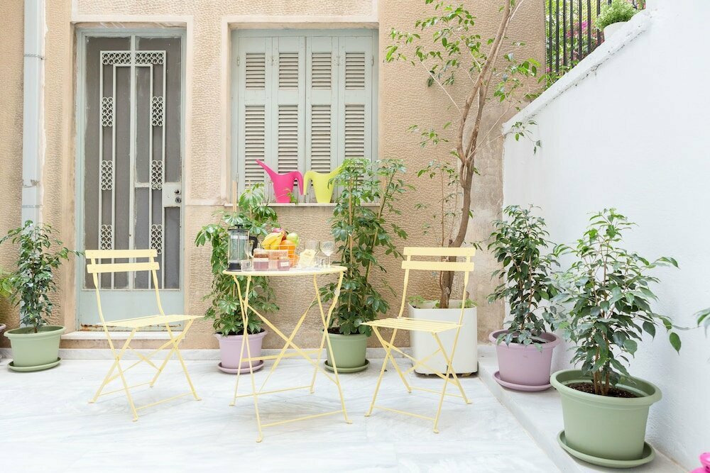 Otel Grandma's Chic & Bright Athenian Home with a Patio, Atina, foto