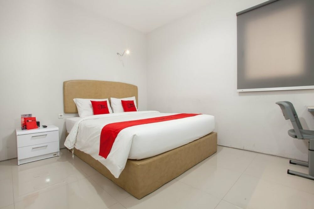 Otel RedDoorz Plus Syariah near Pasar Turi, Surabaya, foto