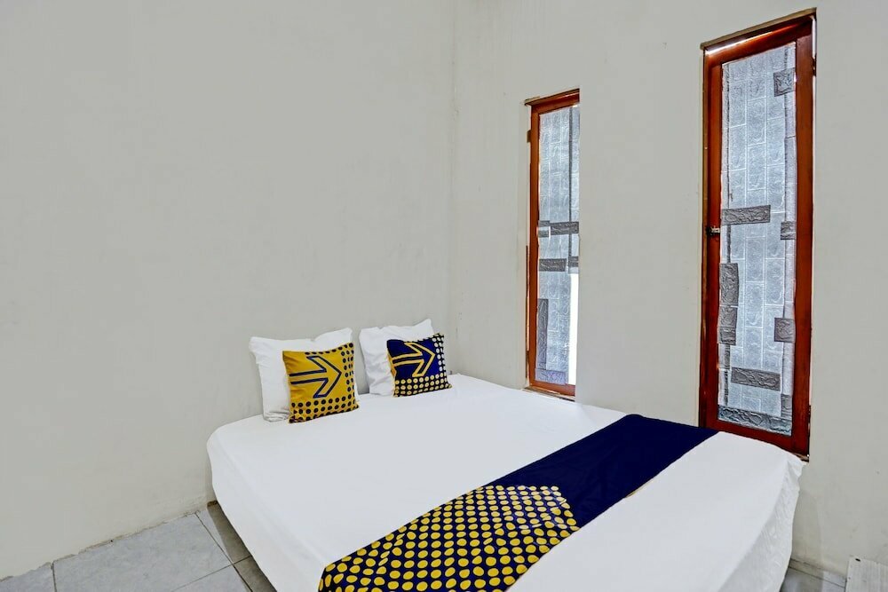 Otel Spot On 92077 Tarlo Guest House 3, Surabaya, foto