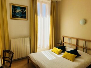 Le Clos Des Acacias (Provence-Alpes-Côte d'Azur, Var, Arrondissement de Toulon, Signes, Avenue du Cheval Blanc), otel