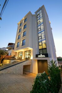 Hotel Central (Vlorë County, Vlorа, Rruga Reshat Osmani), otel  Avlonya'dan