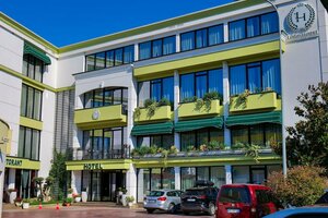 Lord Hotel & Restaurant at AutoStation (Durrës County, Fushë-Krujë), otel  Tiran İli'nden