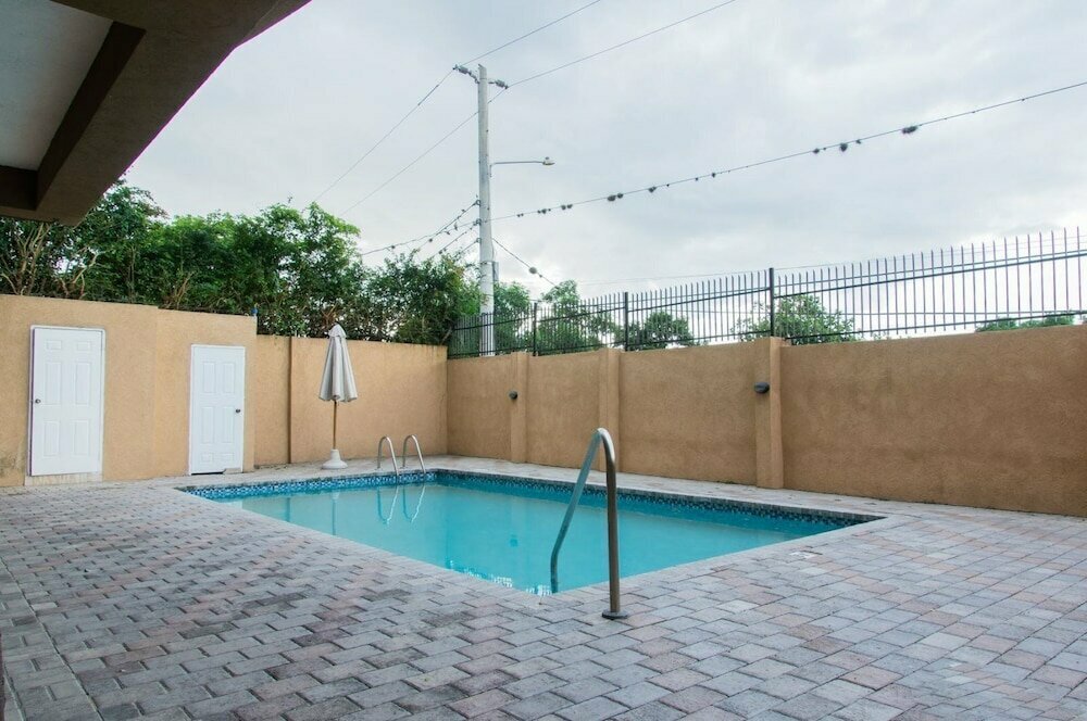 Otel Kings Manor 06 by Pro Homes Jamaica, Kingston, foto