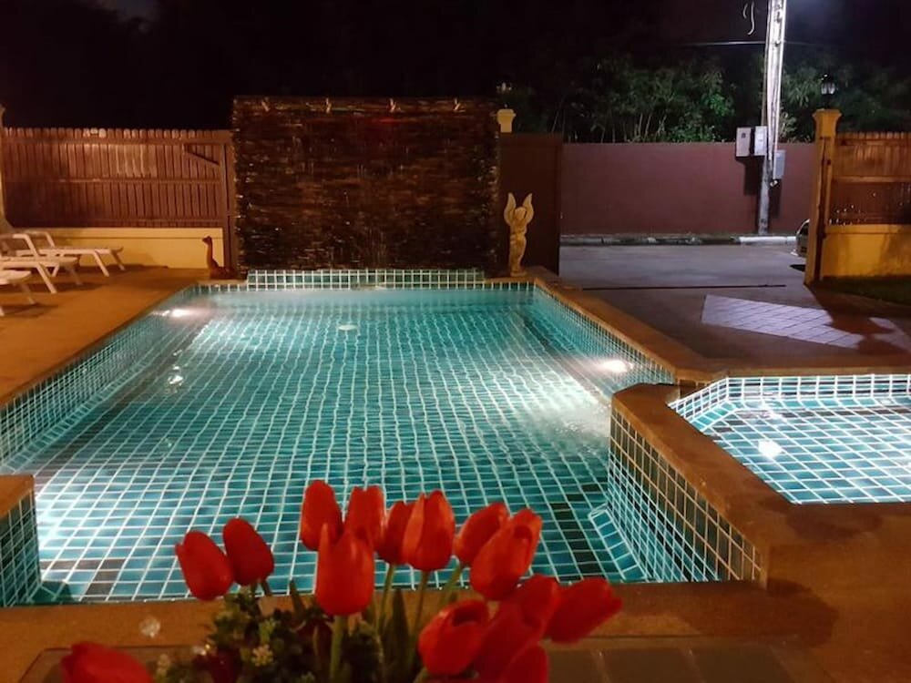 Otel 4 Bedroom Villa Private Pool Central Pattaya 15 min Away, Pattaya, foto