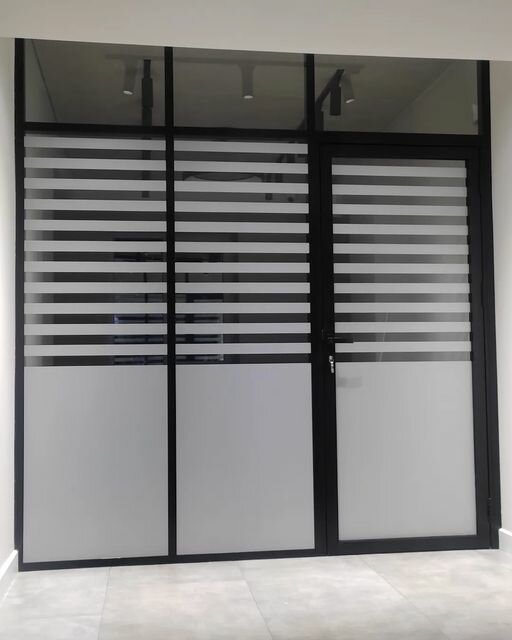 Pencerelerin, balkonların renklendirilmesi Window and Balcony Tinting, Almatı, foto