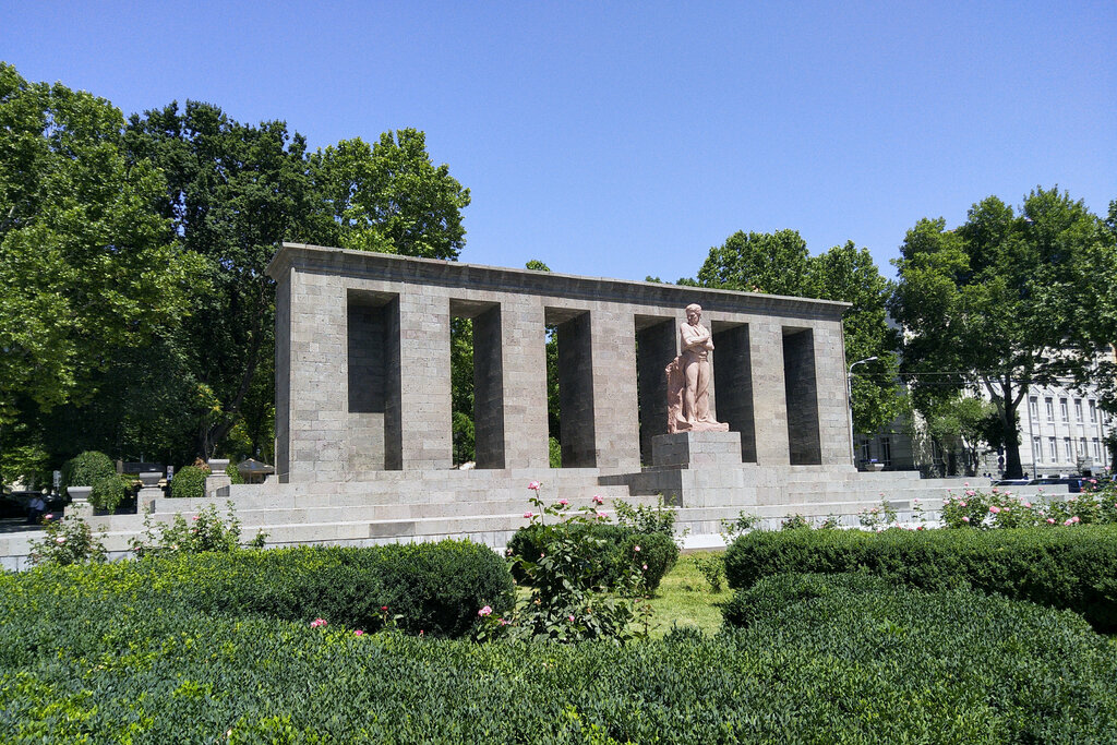 Anıt, heykel Stepan Shahumyan, Erivan, foto