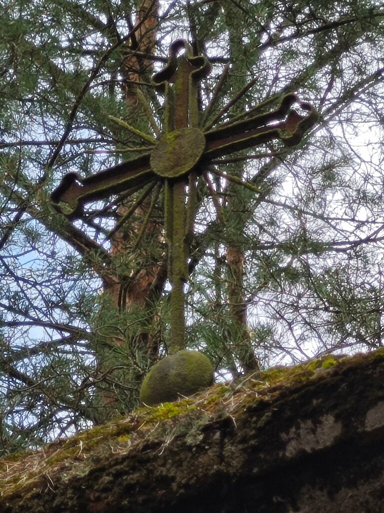 Şapel, haç anıtı Врата Марианской Кальварии, Grodnenskaya oblastı, foto