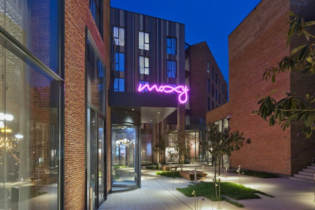 Otel Moxy Tbilisi by Marriott, Tiflis, foto