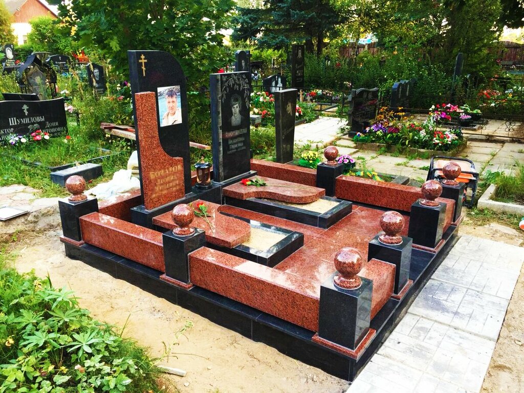 Heykel ve mezarlık taşı üreticileri Mineev Grupp, Simferopol (Akmescit), foto