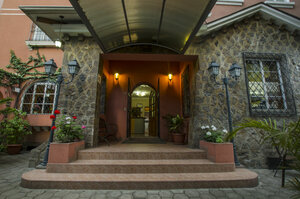 Hotel Carolina Montecarlo (Quito, Avenida Cristobal Colón), otel  Kito'dan
