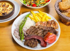 İstanbuldere Alabalık Evi (Sakarya, Sapanca, İstanbuldere Mah.), restoran  Sapanca'dan