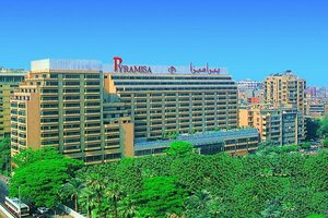 Pyramisa Suites Hotel Cairo (Line 2, Dokki metro station), otel  Gize'den