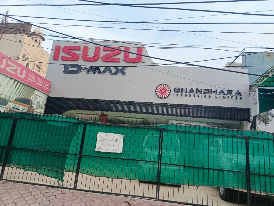 Otomobil servisi Isuzu D. Max, Lahor, foto