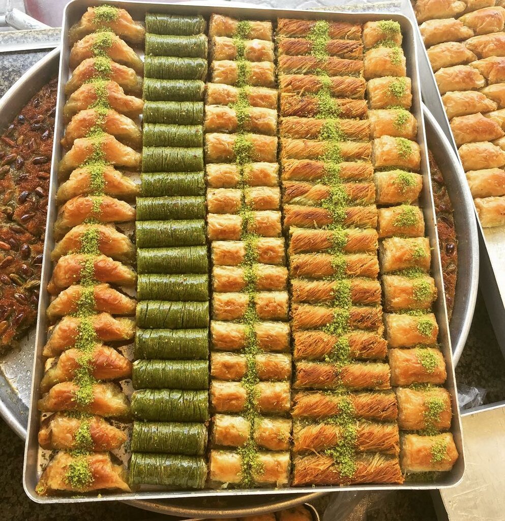 Kafe Hançerlioğlu Merkez Baklava Künefe Salonu Escom, Erdemli, foto