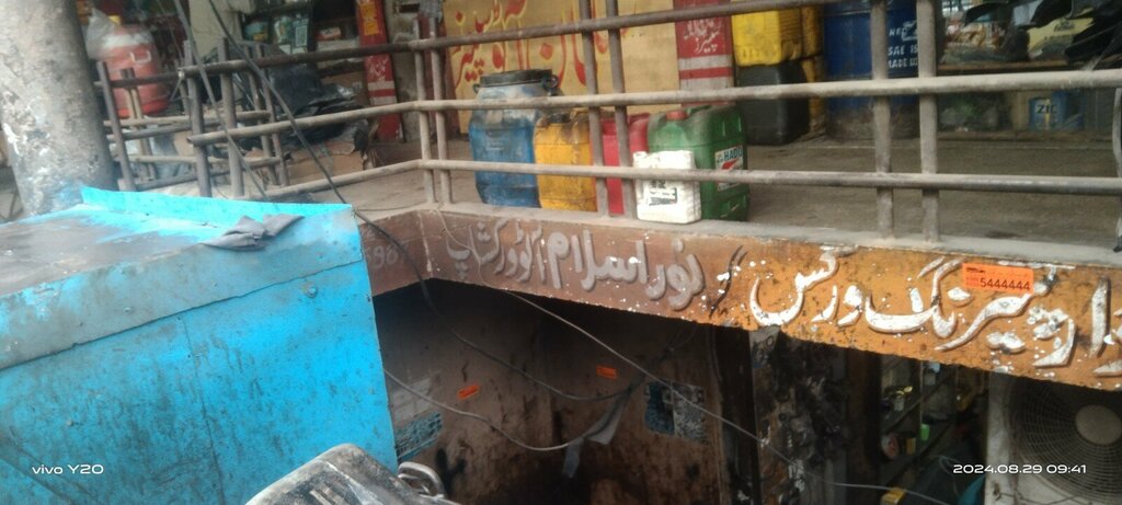 Otomobil servisi Noor Islam Auto Workshop, Islamabad, foto