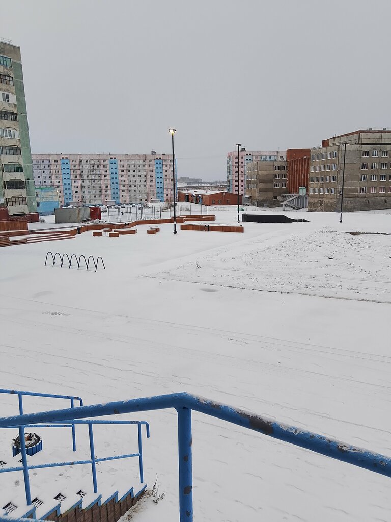 Kültür merkezleri Molodezhny tsentr Trk, Norilsk, foto