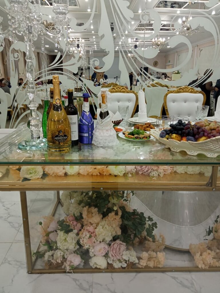 Düğün, toplantı salonu Bekhetle, Astrahanskaya oblastı, foto