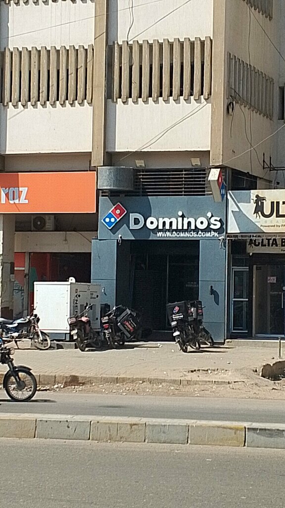 Pizzacılar Dominos Pizza, Karaçi, foto