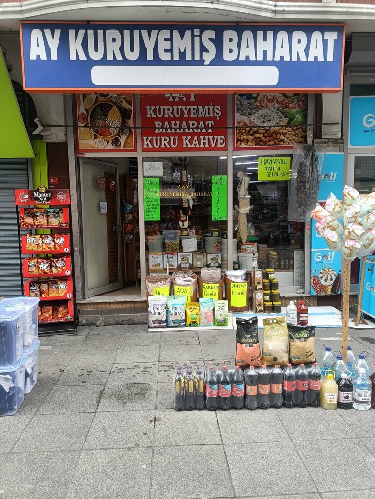 Kuruyemiş, atıştırmalık, kuru meyve Ay kuruyemiş, İstanbul, foto