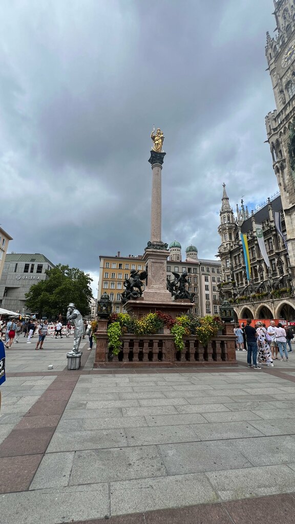 Metro istasyonu Marienplatz, Münih, foto