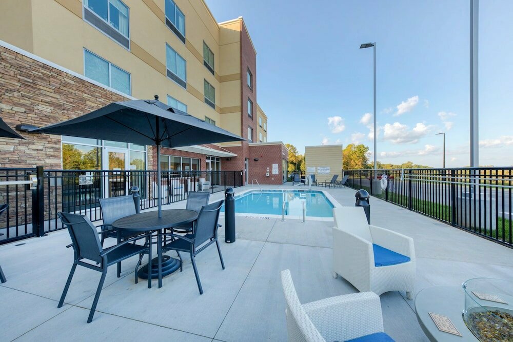 Otel Fairfield Inn & Suites by Marriott Charlotte Belmont, Kuzey Carolina Eyaleti, foto