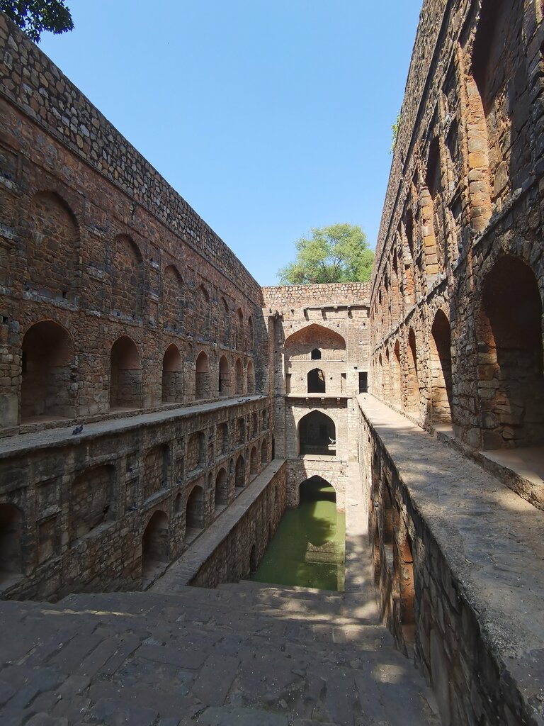 Turistik yerler Ugrasen ki Baoli, Yeni Delhi, foto