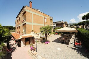 Hotel Residence Riva Gaia (Via Friuli Venezia Giulia No:4, Terracina), otel  Terracina'dan