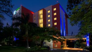 Holiday Inn Express Hotel & Suites Cuernavaca (Morelos, Cuernavaca), otel  Cuernavaca'dan