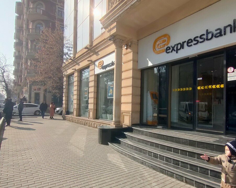 ATM'ler Express Bank, Gence, foto