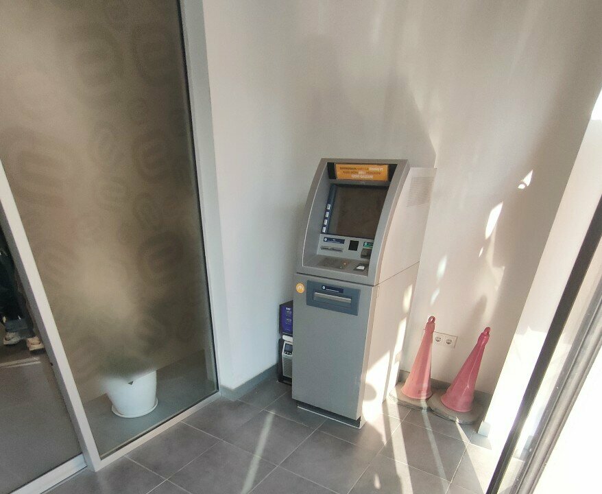 ATM'ler Express Bank, Gence, foto
