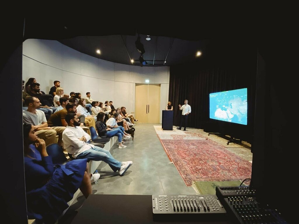 Tasarım stüdyoları Slash Design Studio - Parking, Abu Dabi, foto