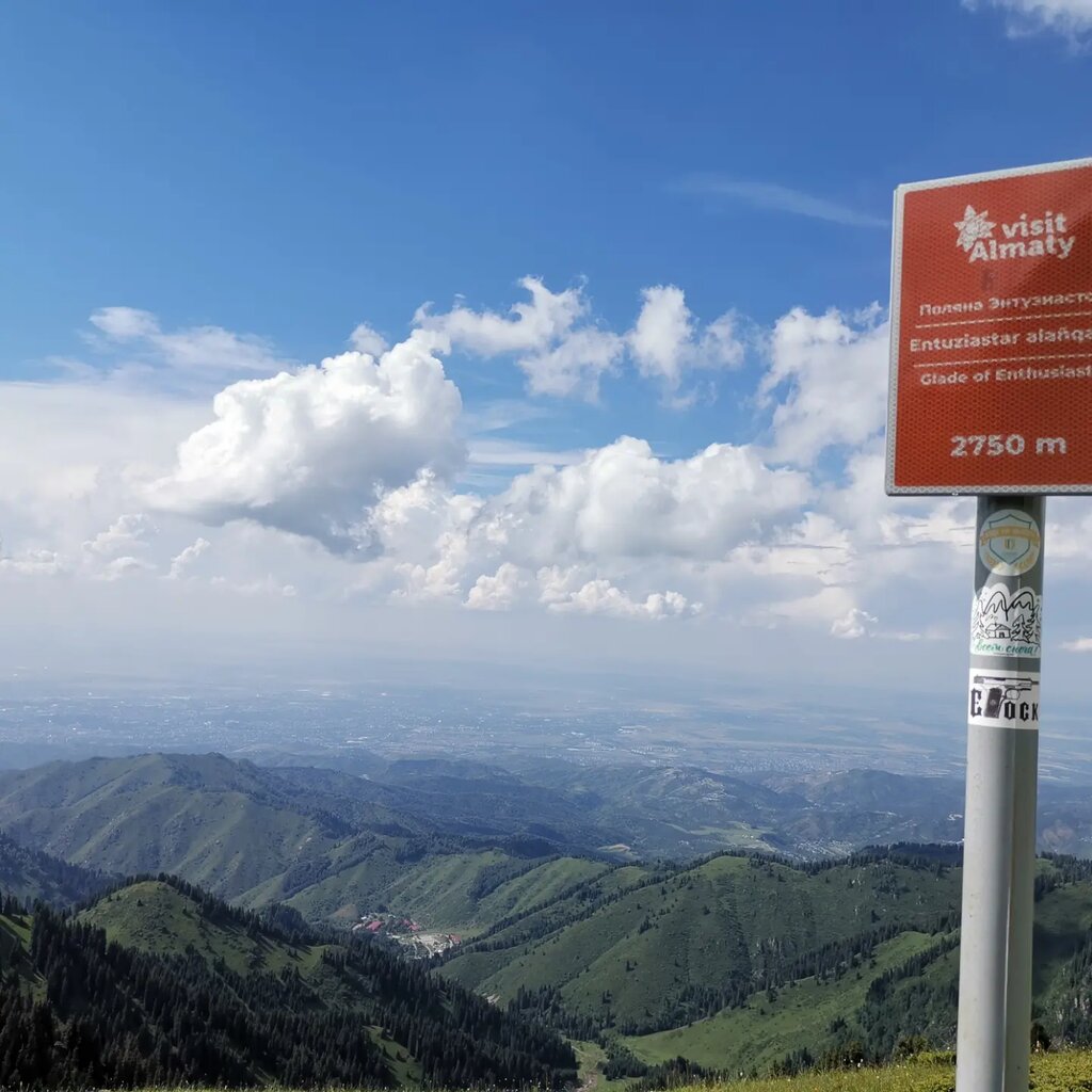 Seyir terası Enthusiasts' Glade, Almatı, foto