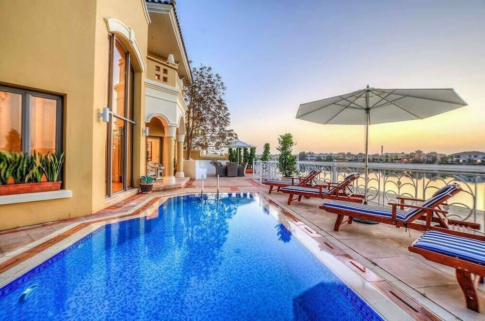 Otel Palm Jumeirah Villa in Frond E by Deluxe Holiday Homes, Dubai, foto
