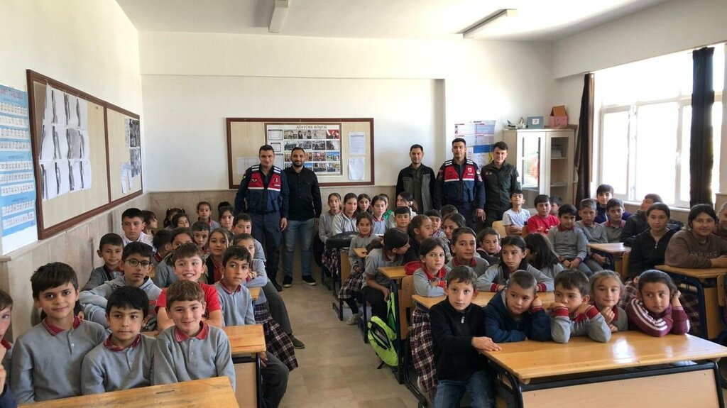 i̇lkokul Çiçekli Fatma-Ali İçen İlkokulu, Saraykent, foto