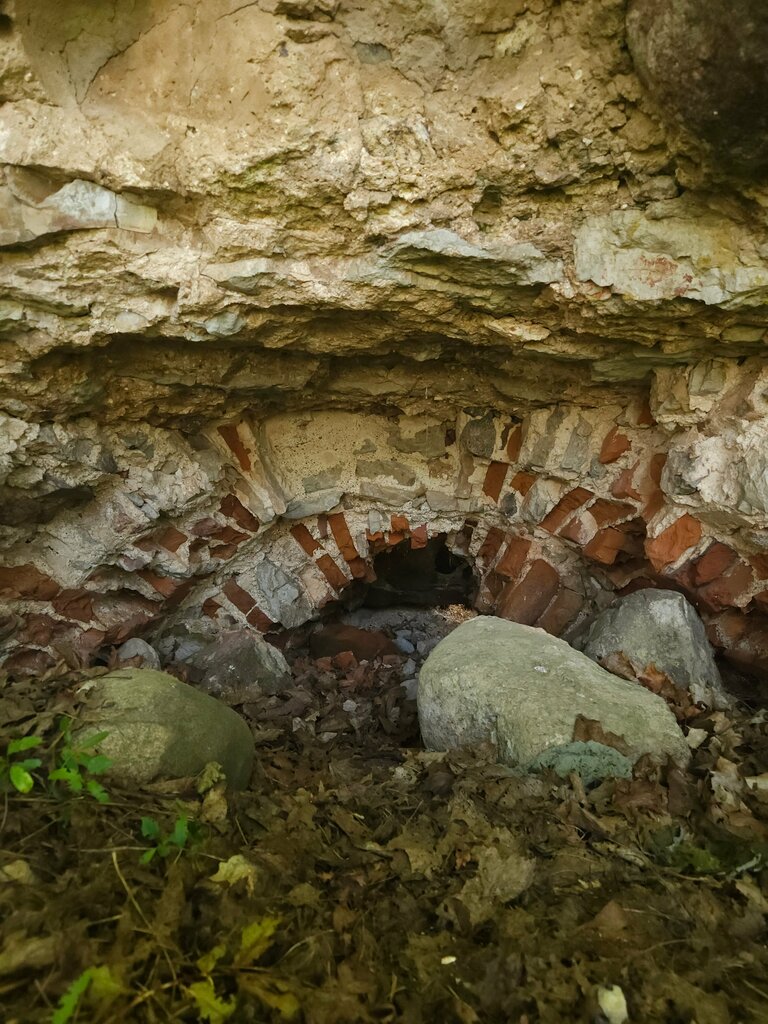 Turistik yerler Крепостной грот, Gdov, foto