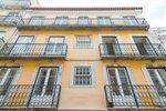 Bright & Spacious Alfama Typical Apartment, by TimeCooler (Rua dos Remédios No:167), otel  Lizbon'dan