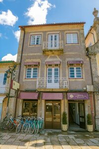 Caminha Hostel & Suites (Praca Conselheiro Silva Torres 27,4910-122 Caminha,), otel  Viana do Castelo'dan
