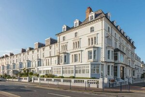The Marine Hotel (Wales, Conwy, Llandudno, Vaughan Street), otel  Llandudno'dan