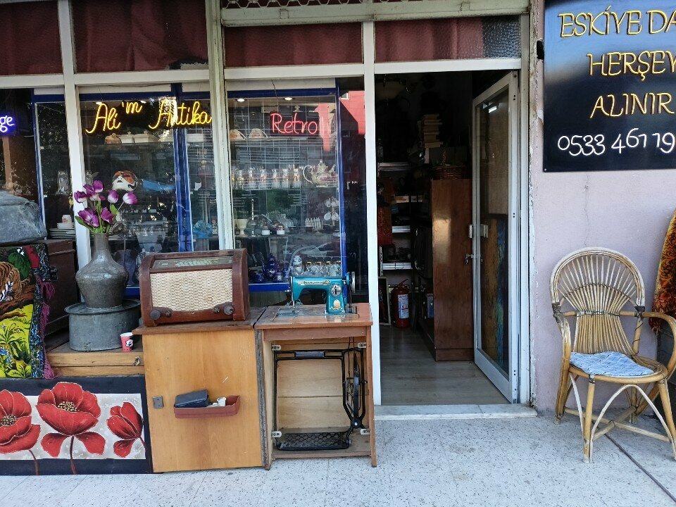 Antikacı dükkanları Ali'm Antika, İzmir, foto