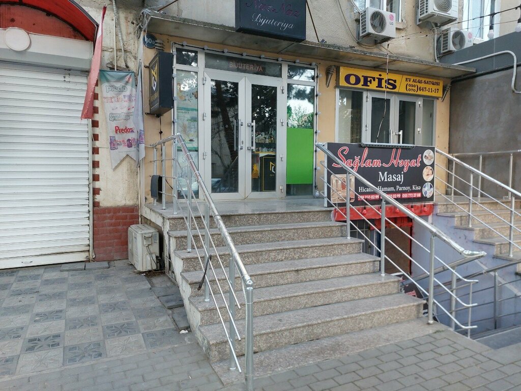 Bijuteriler Naz. naz. bijuteriya, Bakü, foto