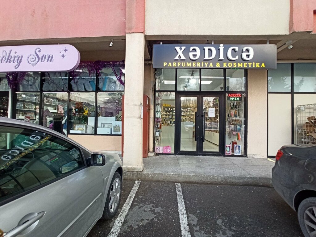 Kozmetik ve parfümeri mağazaları Xədicə, Bakü, foto