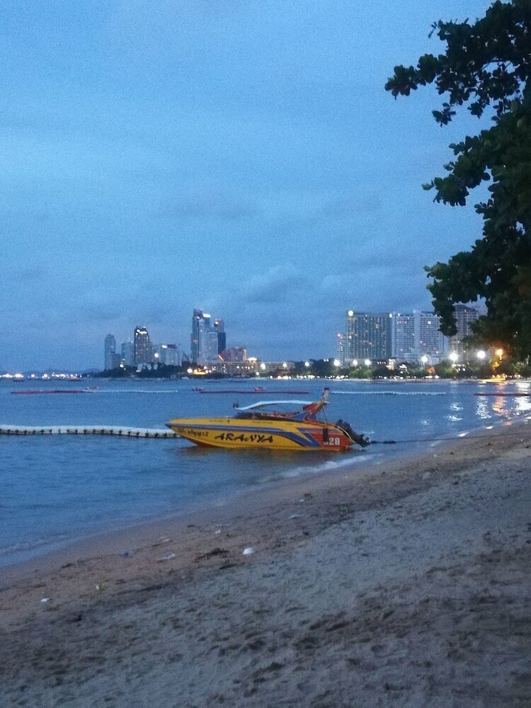 Kısa süreli konaklama The Base Pattaya by Avi, Pattaya, foto