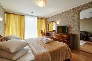 SPA Hotel Rüütli (Saare County, Saaremaa Parish, Kuressaare, Pargi tänav, 12), otel  Kuressaare'den
