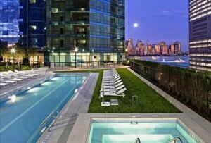 Luxy Suites - Luxy on The Hudson at Greene (70 Greene Street,Jersey City,New Jersey 07302,), otel  Jersey city'den