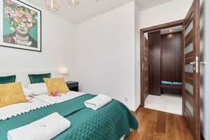 Nowa Teczowa Apartments by Renters (Lower Silesian Voivodeship, Wrocław, ulica Tęczowa, 82E), otel  Wroclaw'dan