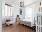 B&b In White (Via Albalonga No:30, Rome), otel  Roma'dan