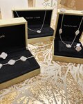 Hadiya Gold (Soltústik aınalym tas joly No:23), kuyumcular  Almatı'dan