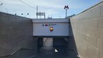 Metro Fiztekh (Moscow, Dmitrovskoye shosse (dublyor)), toplu taşıma durağı  Moskova'dan