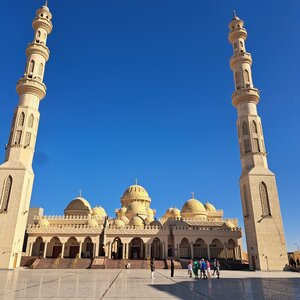 Al Mina Mosque (Red Sea Governorate, Hurghada), cami  Hurgada'dan